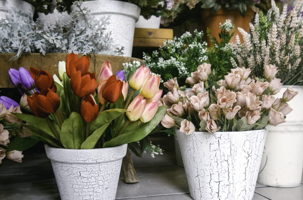 The Perks of Fake Plants for People With a Black Thumb - Torres Torres ...